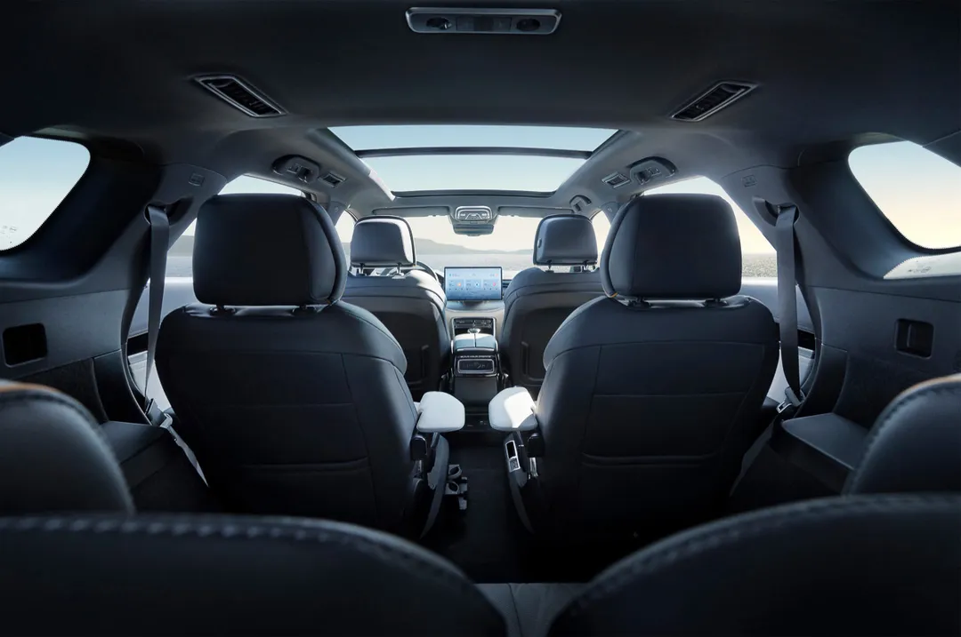 BYD Tang Price, Specs & Variants | Buyer's Guide | AutoIndustriya