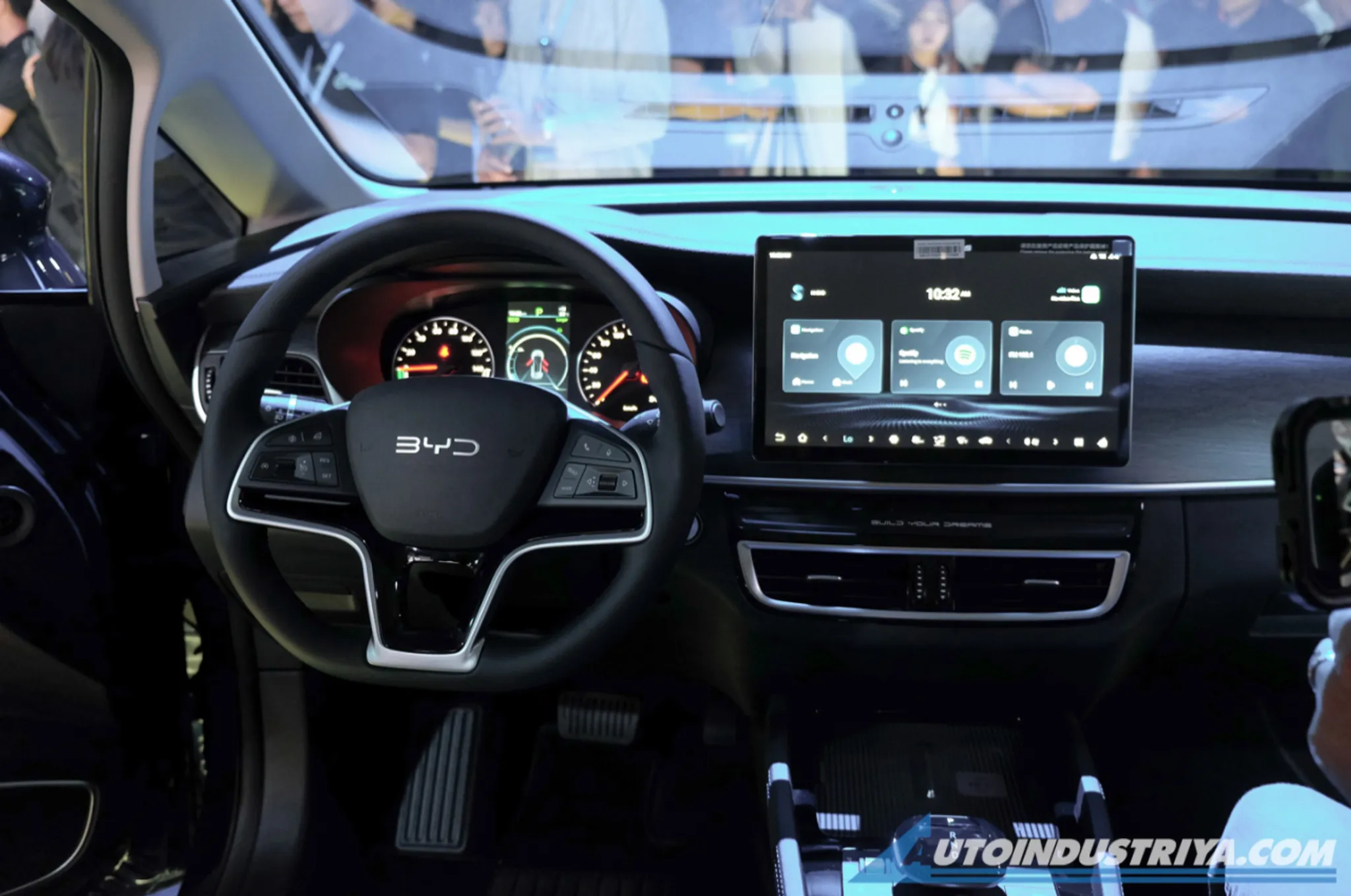 BYD eMAX 7 Price, Specs & Variants | Buyer's Guide | AutoIndustriya