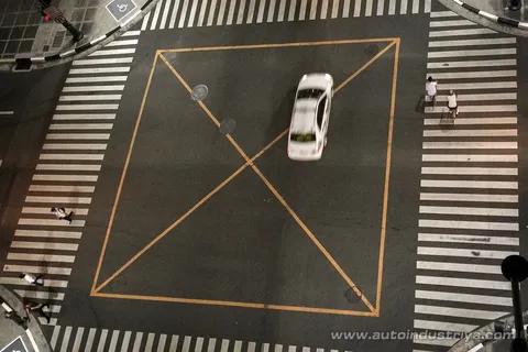 Common road markings and what they mean | AutoIndustriya