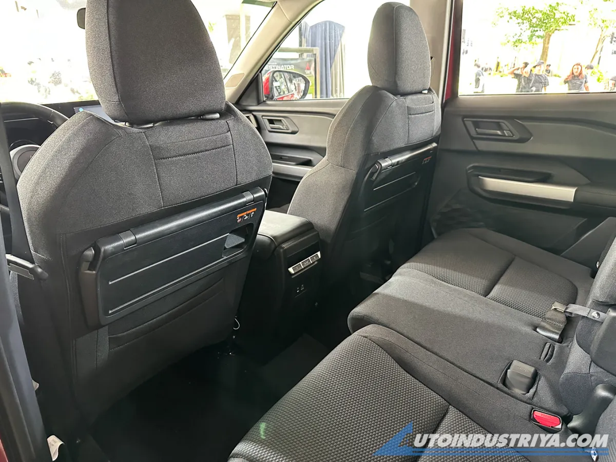 This is the PHP 1.289M Mitsubishi Destinator GLX | AutoIndustriya