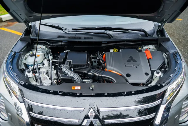 Mitsubishi PH to finally add Outlander PHEV in local lineup ...