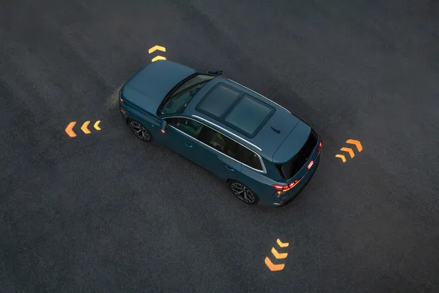 All-new Audi Q7 debuts with turn signals that project onto the road ...