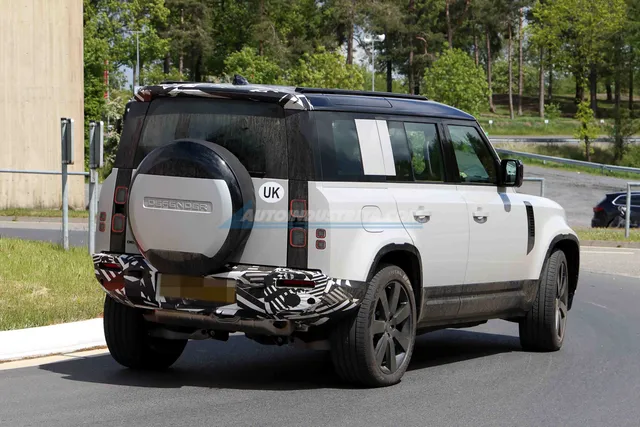 SPIED: Land Rover Defender to get another refresh | AutoIndustriya